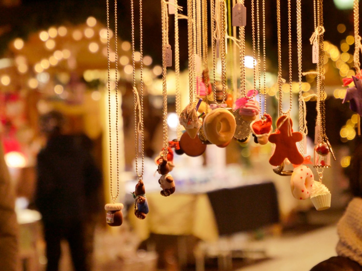 Magico Paese del Natale a Govone nelle Langhe per i Mercatini di Natale