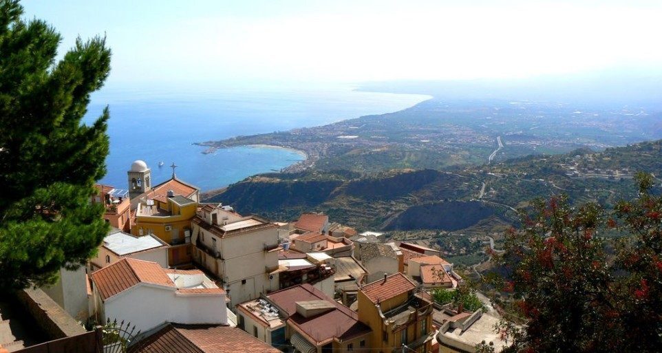 Castelmola e il bar Turrisi, uno sguardo in Sicilia