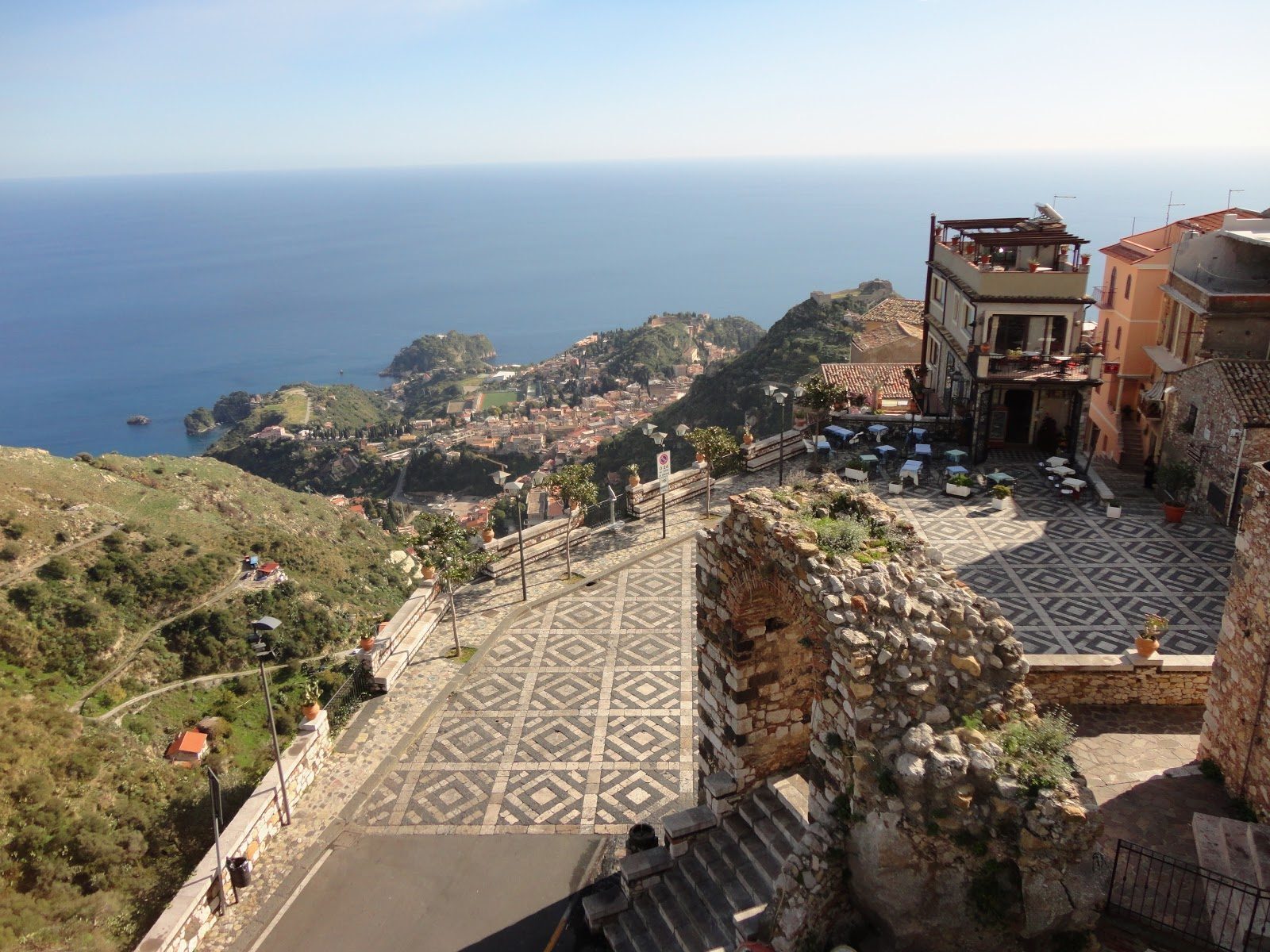 Castelmola e il bar Turrisi, uno sguardo in Sicilia