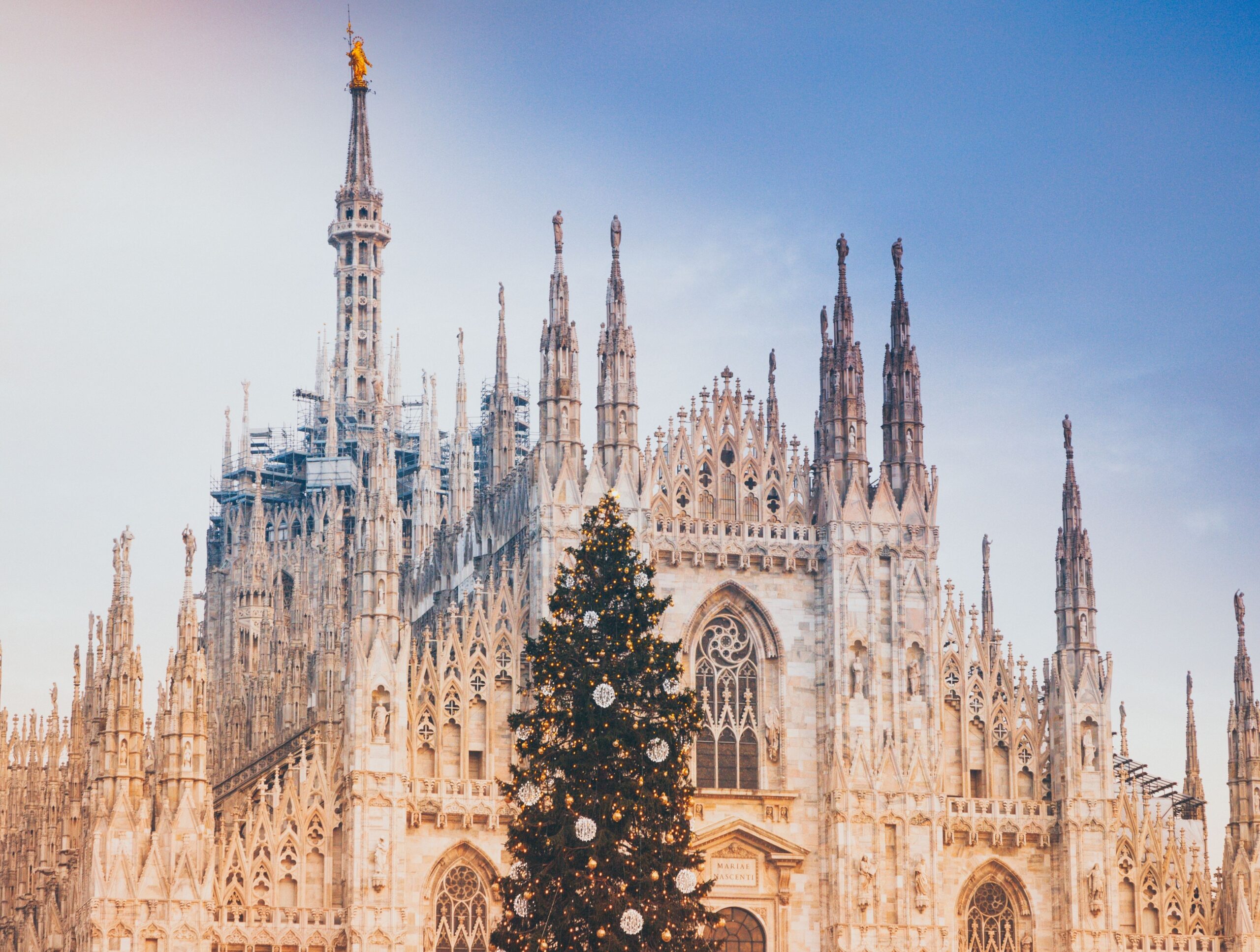 Natale a Milano, le tradizioni della città lombarda, gli alberi di ...