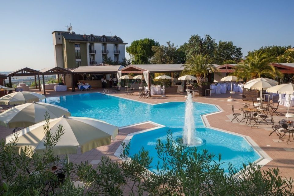 Ostra, cosa fare e dove dormire nelle Marche, tutte le feste