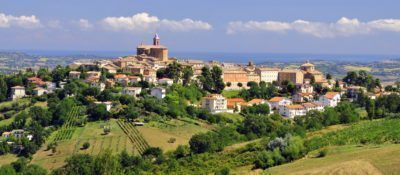 Ostra, cosa fare e dove dormire nelle Marche, tutte le feste