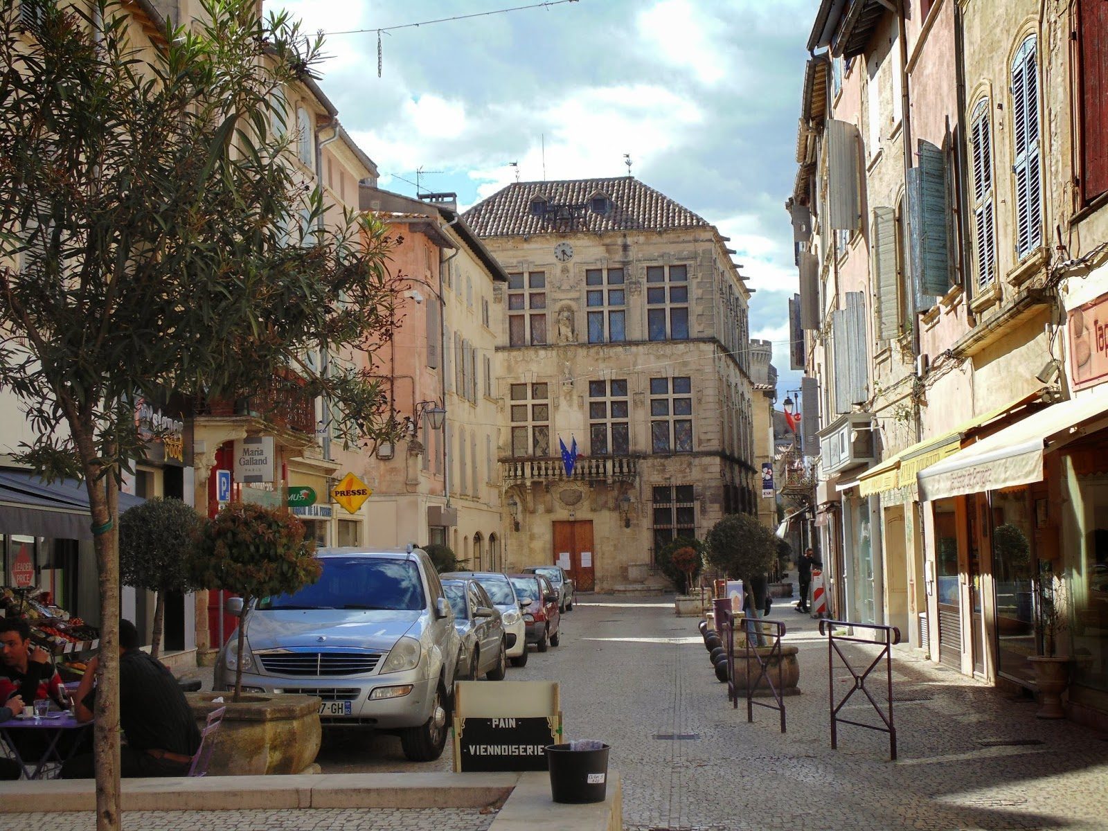 Arles, cosa vedere e visitare nella Francia di Van Gogh