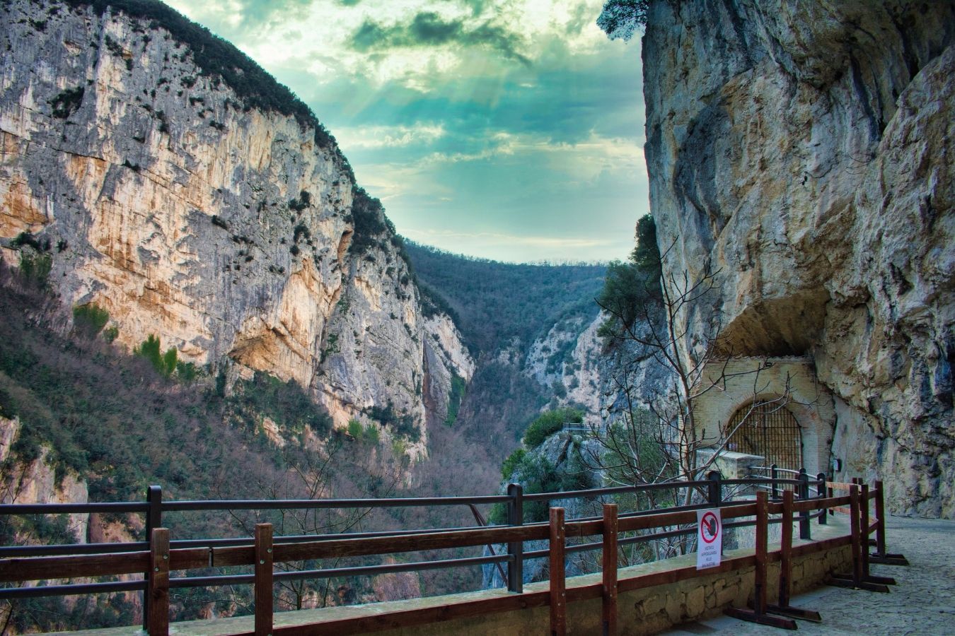 Alla scoperta di Genga e dintorni, tra storia e natura - Viaggi Low Cost